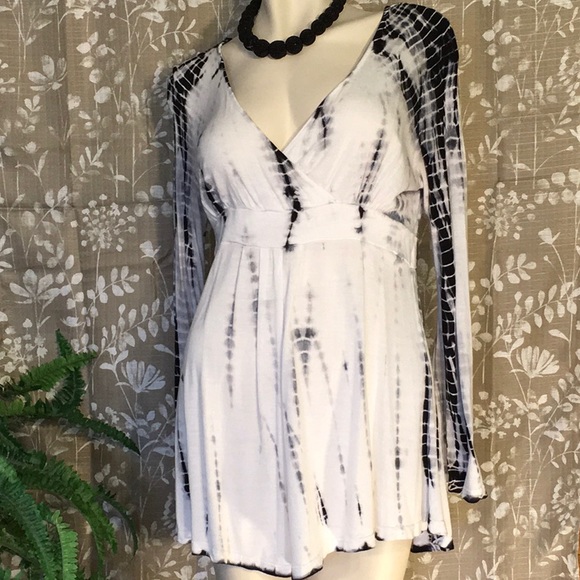 VENUS | Tops | Venus Tiedye Look Fluted Vneck Long Summer Shirt | Poshmark
